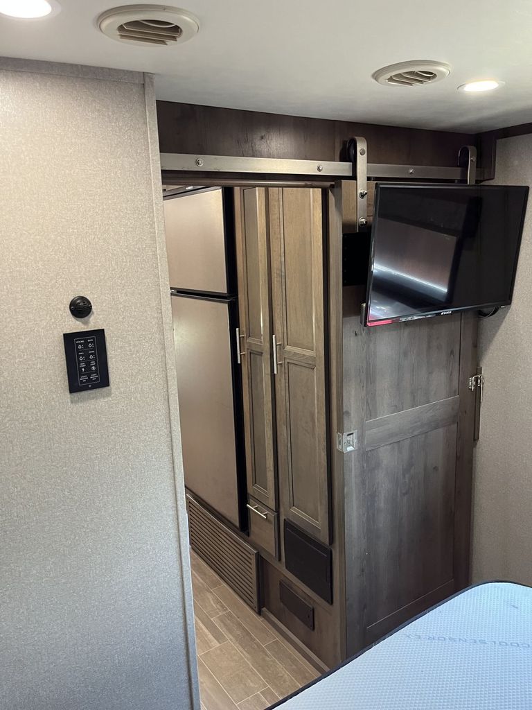 2021 Dynamax Isata 5 28SS - National Vehicle