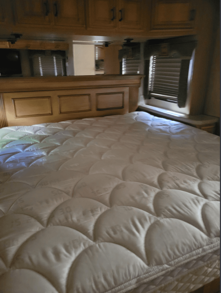 2010 Four Winds Montecito 38D - National Vehicle