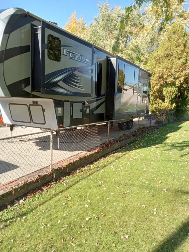 2015 Keystone Fuzion 325 - National Vehicle