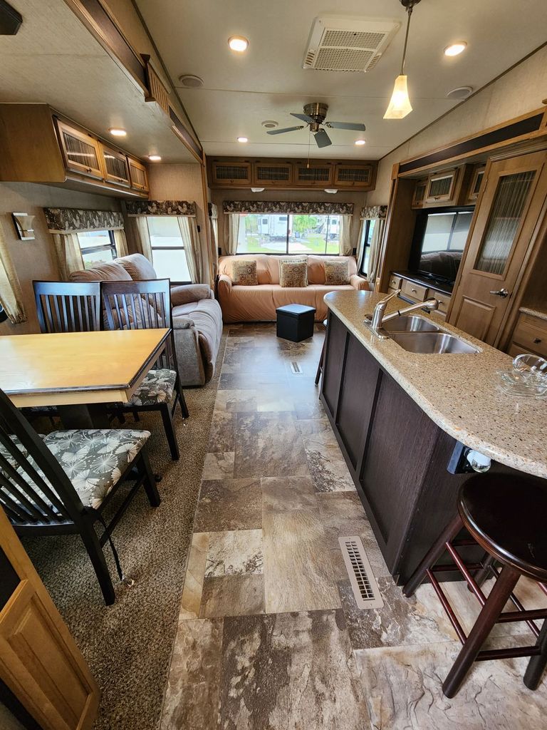 2015 Crossroads Cruiser 322RL - National Vehicle