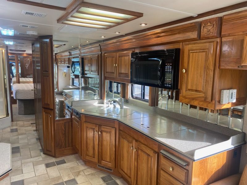 2001 Monaco Executive 43DS2 - National Vehicle